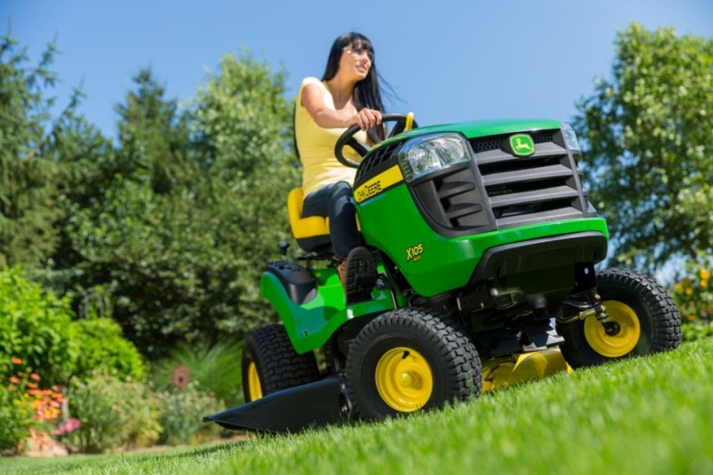 John Deere présente son nouveau tracteur de jardin X105 à éjection ...