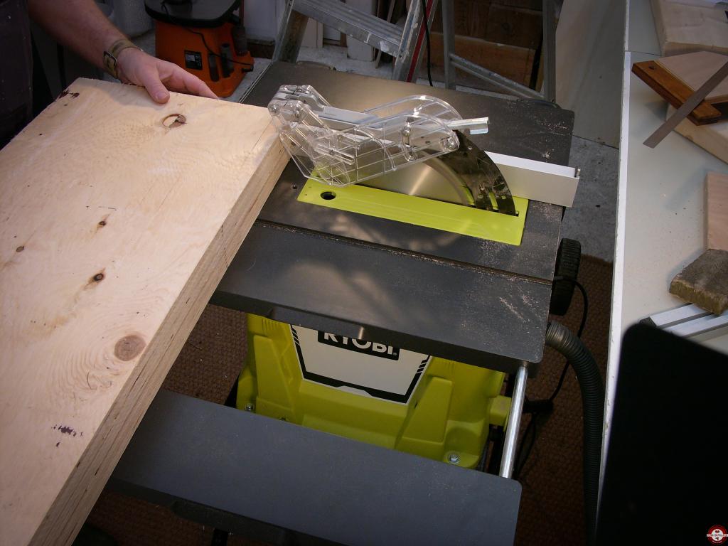 Test de la scie sur table filaire Ryobi RTS 1800 EF - Zone Outillage